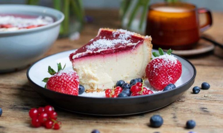 Torta allo yogurt, ha solo 80 kcal ed è squisita: la mangio e non ...
