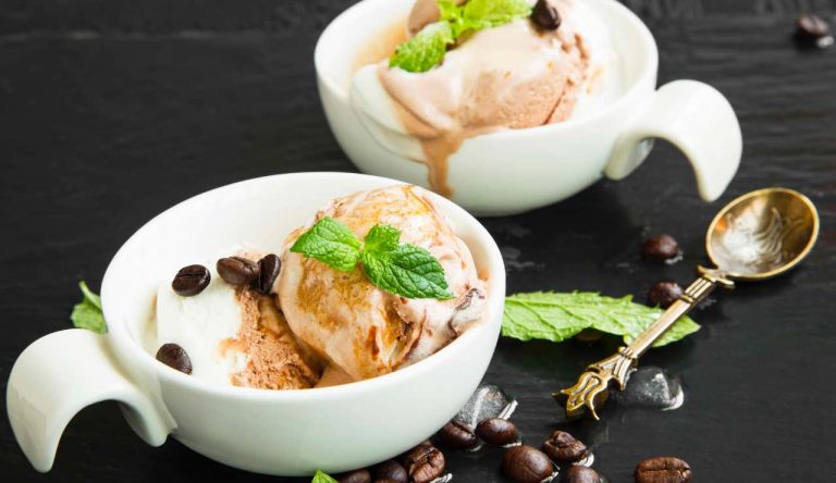 Gelato al caffè fatto in casa: lo preparo senza gelatiera ed è pronto ...