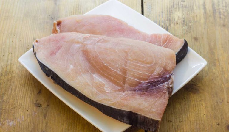 Bistecche di pesce fresco, se hai in frigo questa qualità rischi l ...